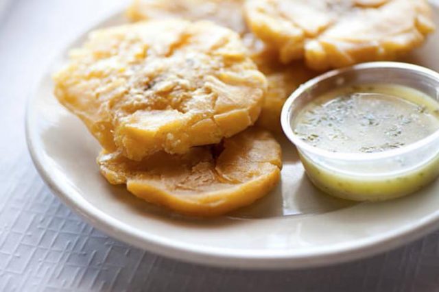 Plátanos verdes fritos: cómo hacer patacones o tostones fritos - Natursan