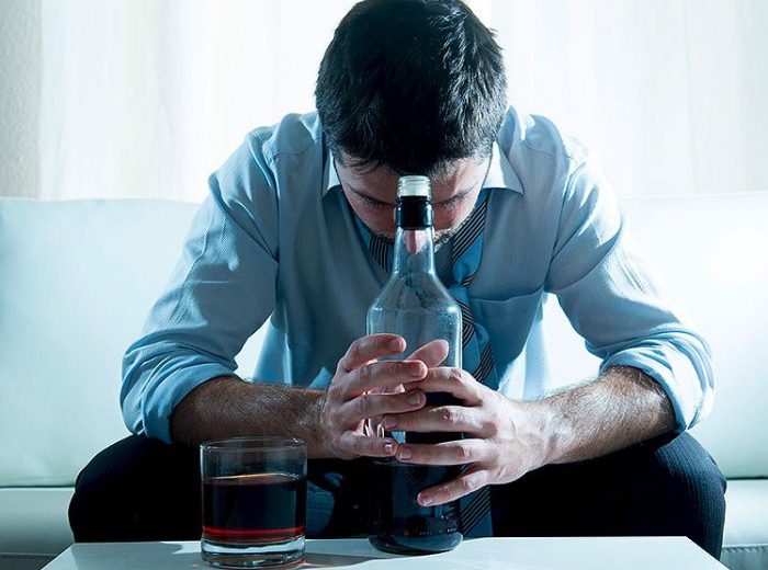 Qué es la resaca, por qué aparece y qué síntomas produce - Natursan