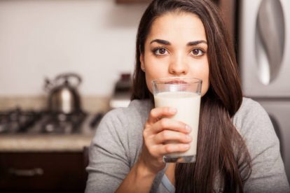 Qué leche es más saludable: ¿leche entera, semidesnatada o desnatada ...